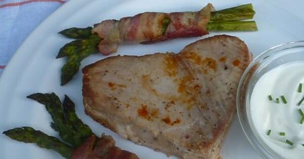 Vörös tonhalsteak baconszalonnába tekert spárgával Pammer Livitől ...