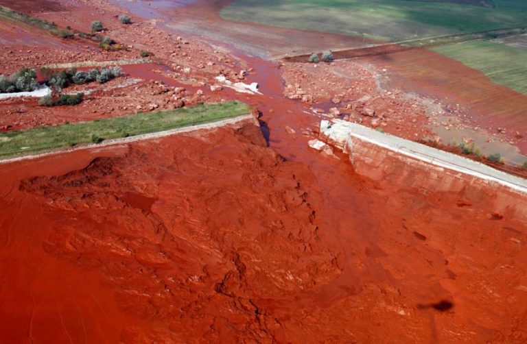 10 éve a vörös iszap mindent vitt: épületeket, életeket, sorsokat ...
